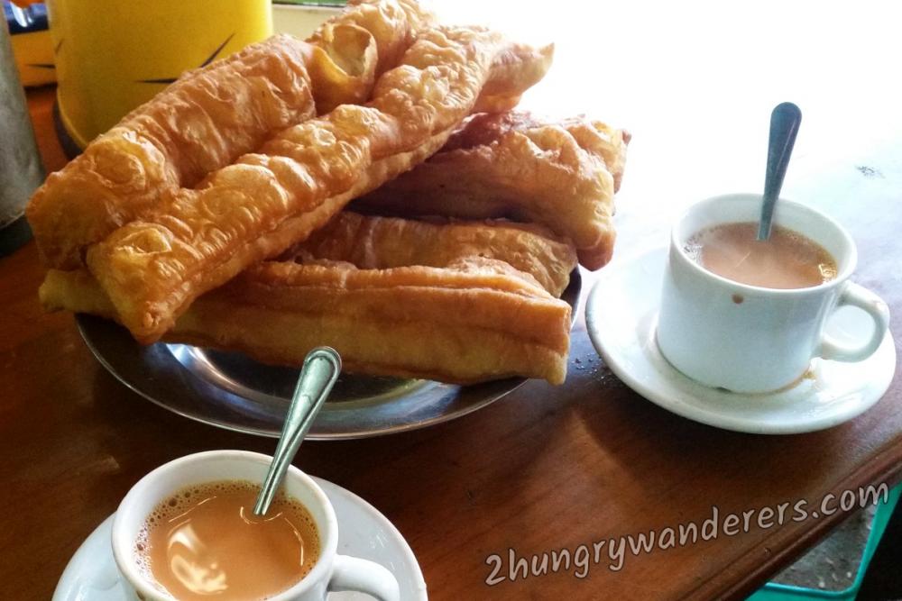 Tea house breakfast with sweet tea and Burmese donuts | 2 Hungry Wanderers